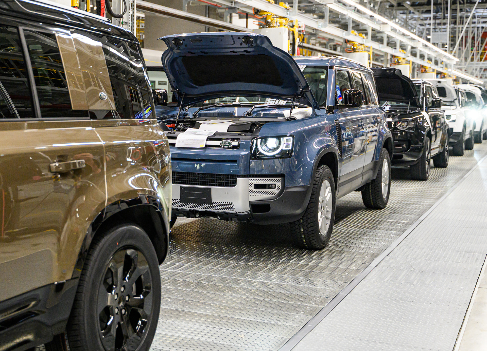 Tak nám Tramp uvalil vysoké clá na „naše“ autá! Kam my ich len „predáme ...